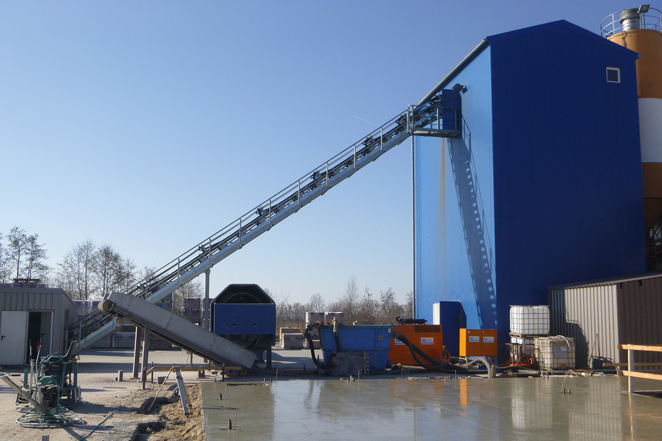 Steep incline conveyor – VHV Anlagenbau GmbH